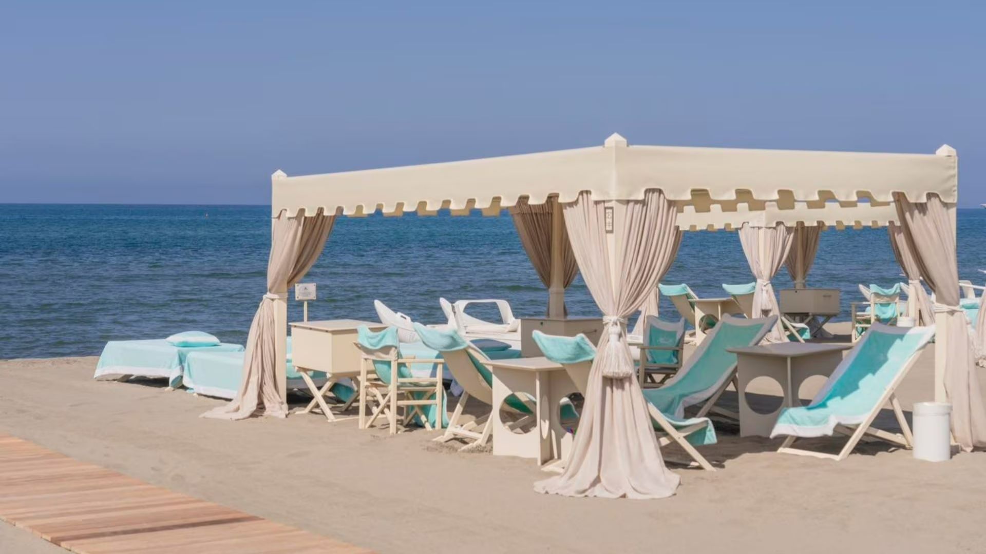 Quanto costa stare allo stabilimento balneare di Andrea Bocelli